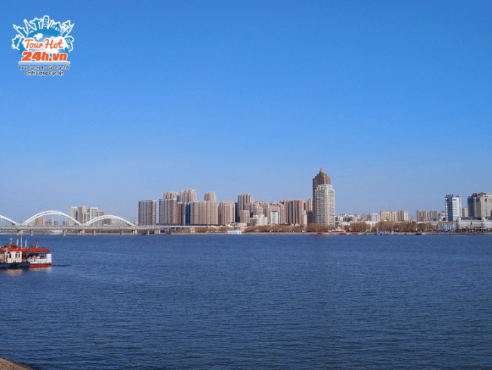 Khám phá vẻ đẹp băng tuyết tuyệt mỹ ở sông băng Tùng Hoa | Tourhot24h.vn