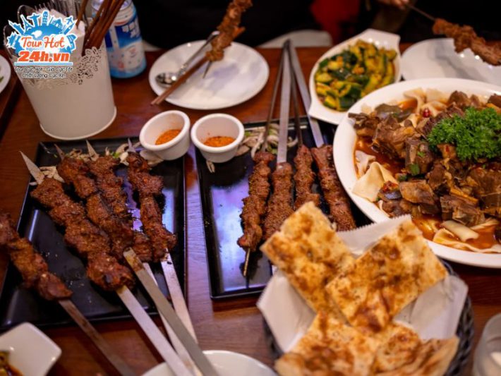 Urumqi là nơi gặp gỡ của các nền văn hóa lớn trong lòng Tân Cương ...